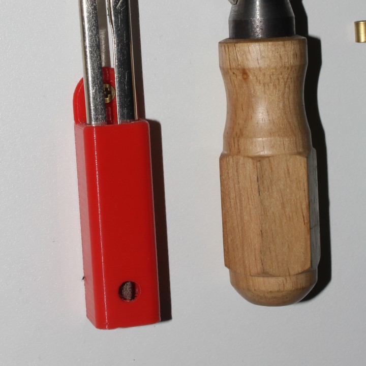 3D Printable Compass Desk Mount by Nicholas Borowiecki