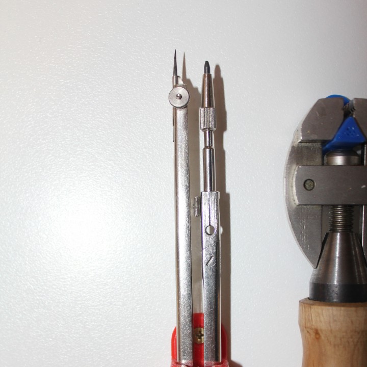 3D Printable Compass Desk Mount by Nicholas Borowiecki