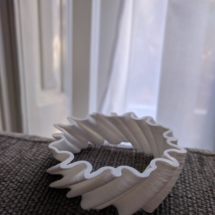3D Printable stretchy bracelet by Karla Kort