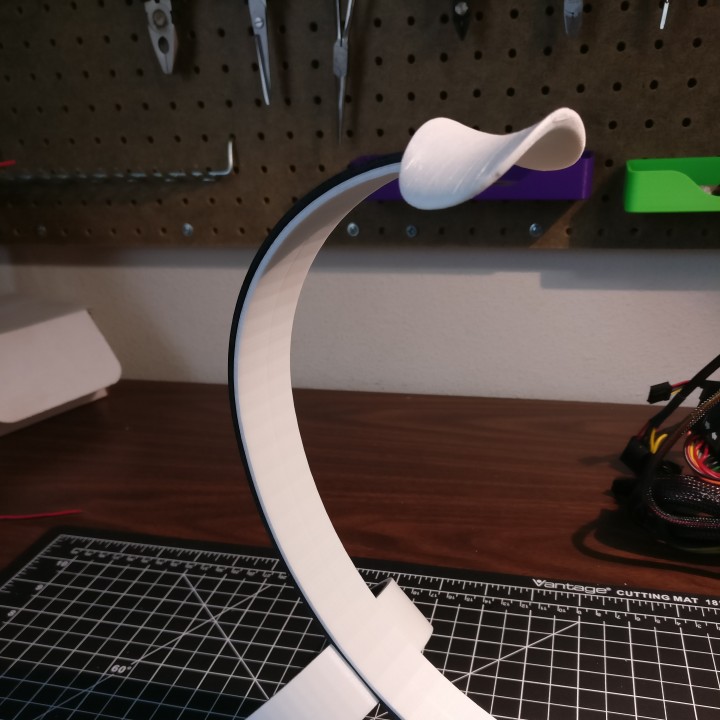 3D Printable Color Split Headphone Stand by drei