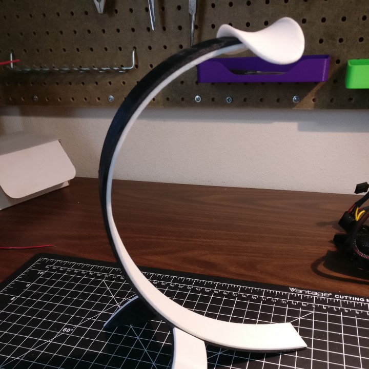 3D Printable Color Split Headphone Stand by drei