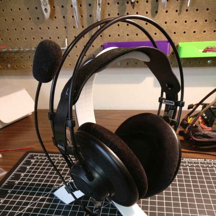 3D Printable Color Split Headphone Stand by drei