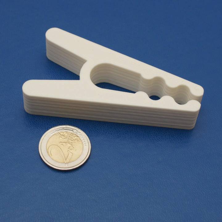 3D Printable Filament Clip by SelfCAD