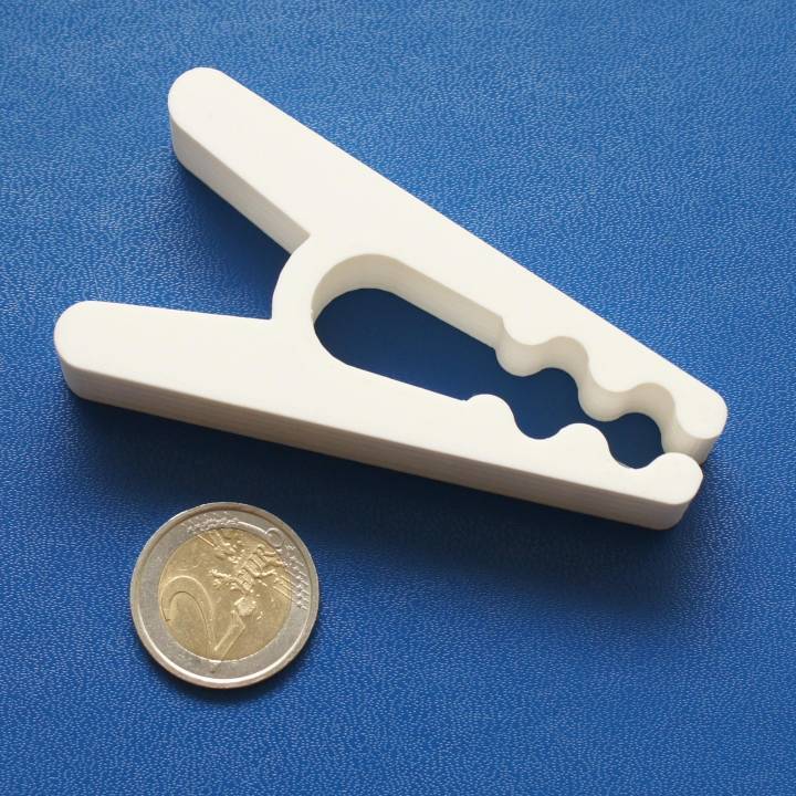 3D Printable Filament Clip by SelfCAD