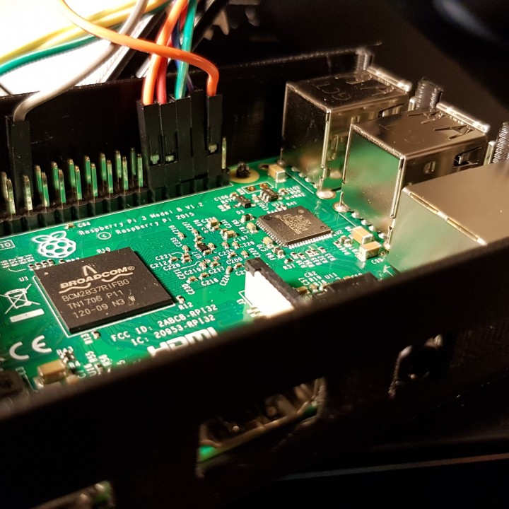 3D Printable Mountable Raspberry Pi 3 Case by Hiruna Wijesinghe