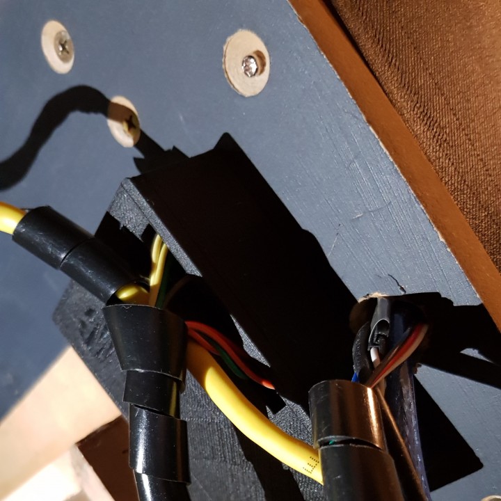 3D Printable Mountable Raspberry Pi 3 Case by Hiruna Wijesinghe