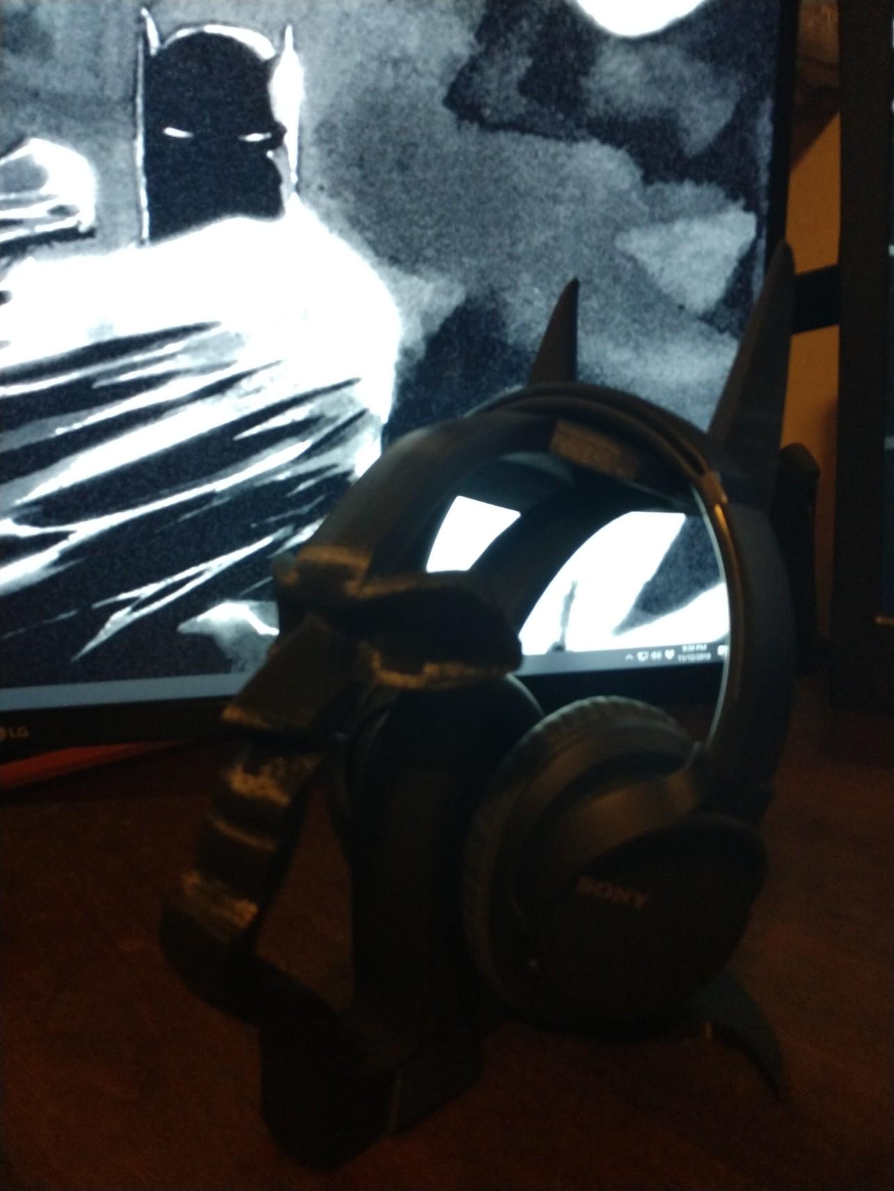 3D Printable Batman Ground for Headset stand by Gia3Dprojects