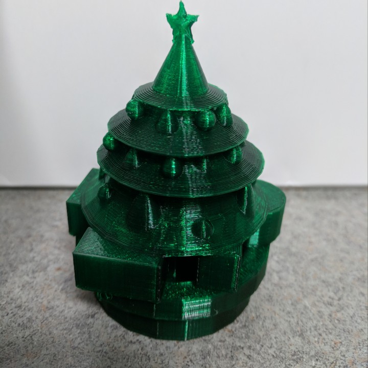 3D Printable Christmas tree with presents by Joel Heaberlin