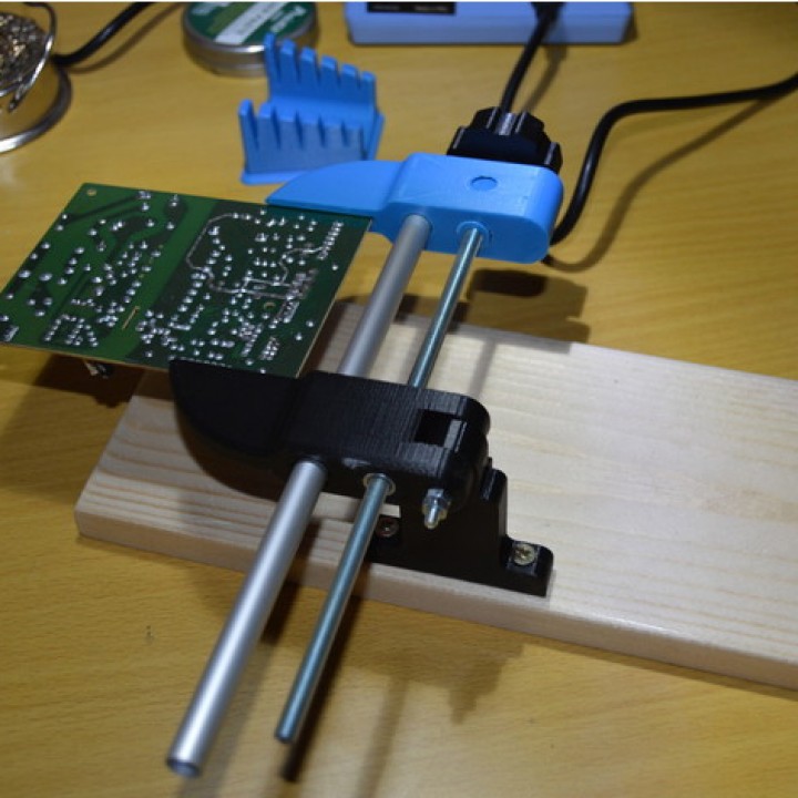 3D Printable PCB vise 180º flip by TOPE designs