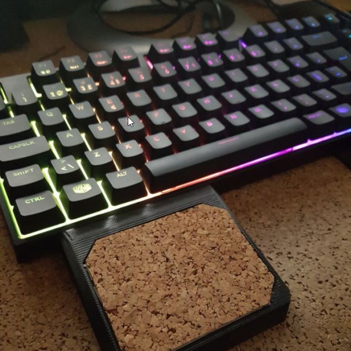3D Printable Gaming Keyboard Wrist Rest by Miguel Pires