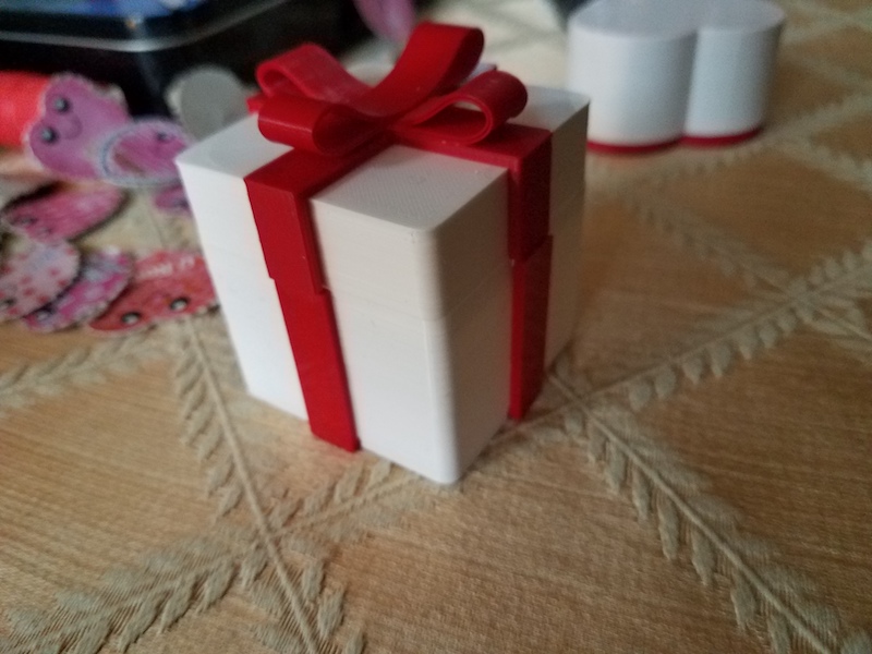 3D Printable Gift Box by Vladimir Mariano