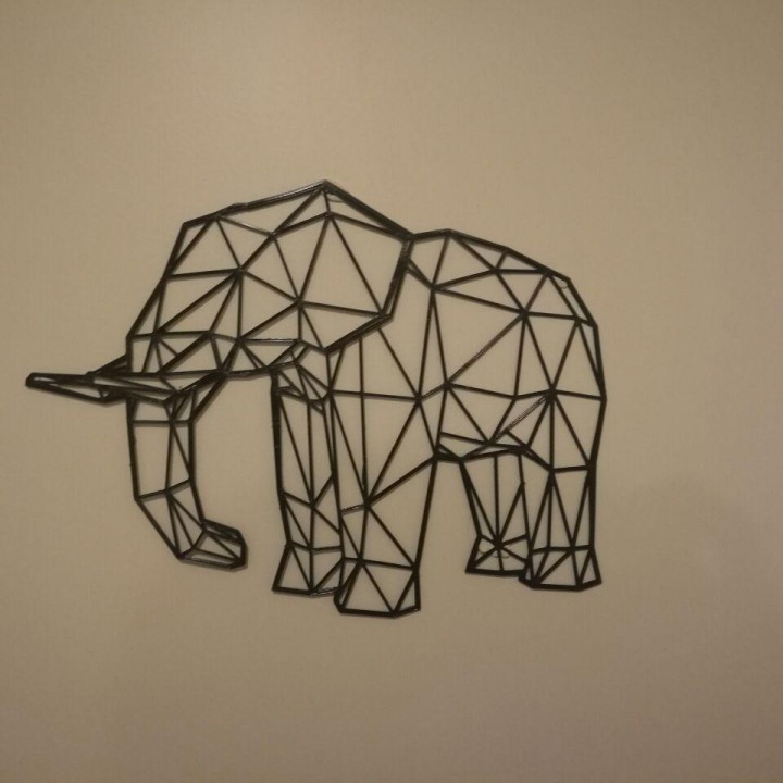 3D Printable Low Poly Elephant by MakerTe
