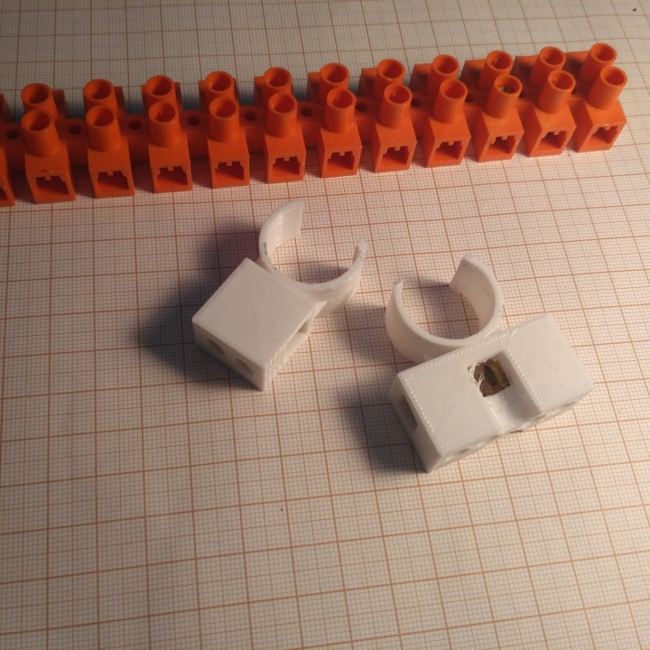 3D Printable Yagi clips for a 22mm PVC pipe by Leszek Jakubowski