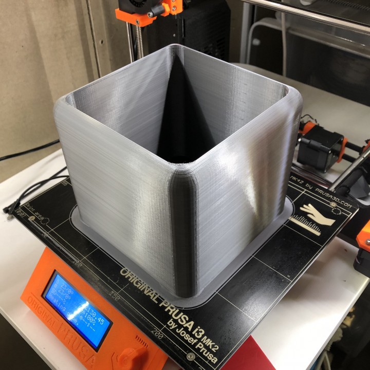 3D Printable Cube Shelf by Mikko Lepistö