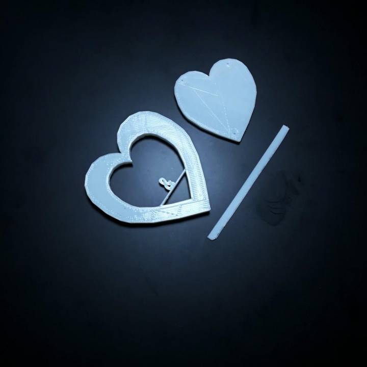 3D Printable photo frame heart by Brecht Nijssen