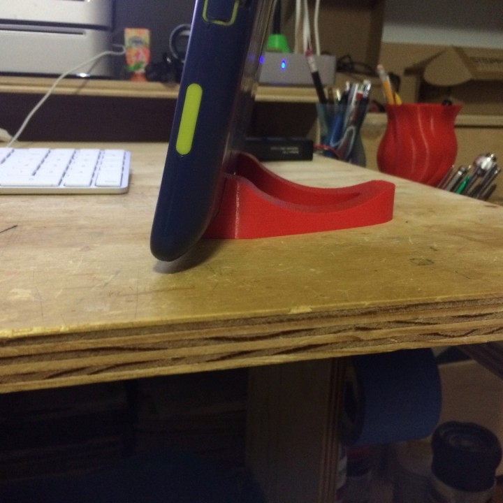 3D Printable Tablet with case stand by thom lamourine
