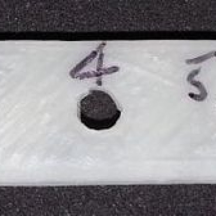 3D Printable Simple Hole Test Pattern by Michele31415