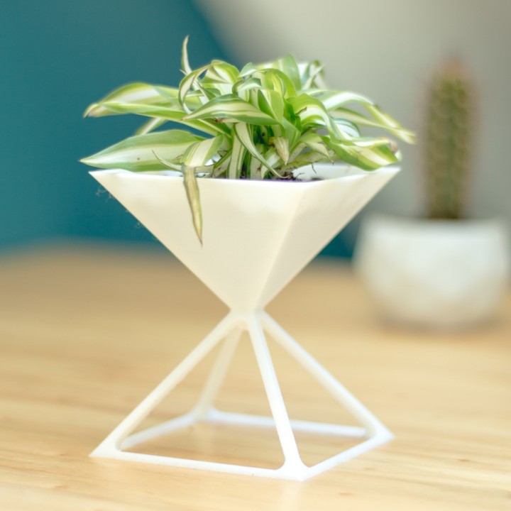 3D Printable Pyramid - Flower Pot by Clement C.