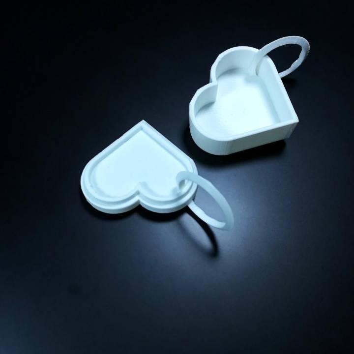 3D Printable Heart Keychains by Sammy Ekaran