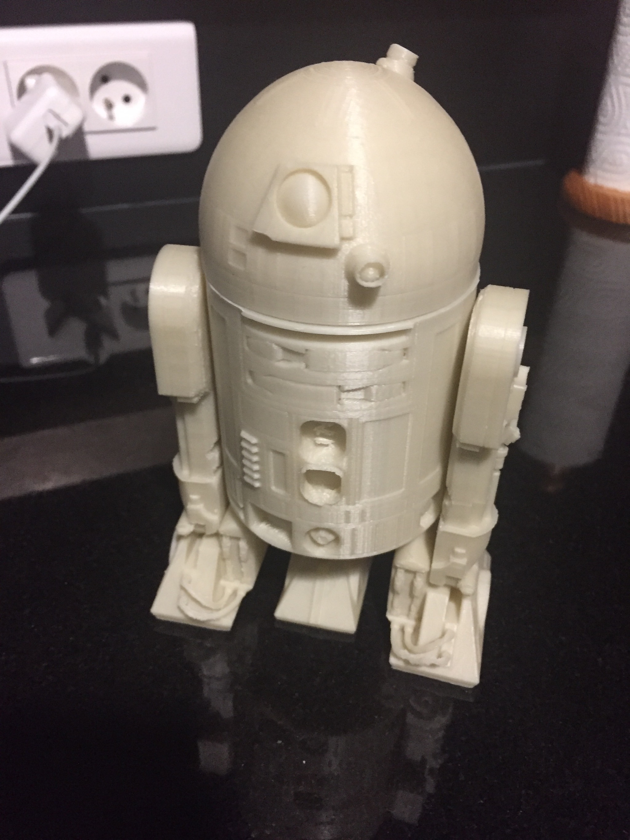 3D Printable R2d2 by Dan