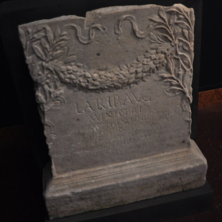 3D Printable Altar for the spirits protecting roads and houses (Lares ...