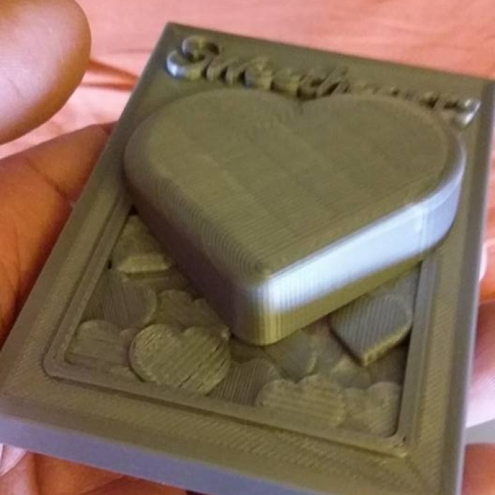 3D Printable Sweethearts candy Box by Victor Vazquez