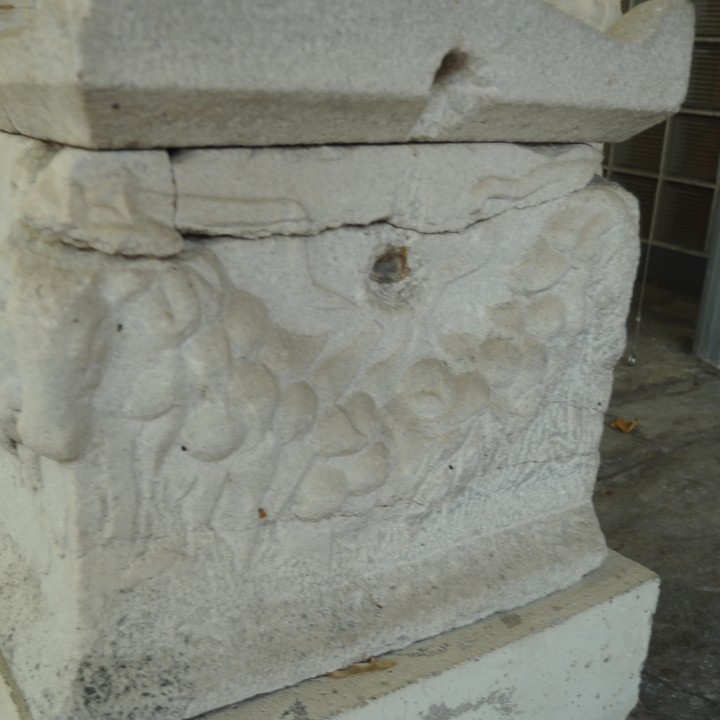 3D Printable Small sarcophagus by Scan The World