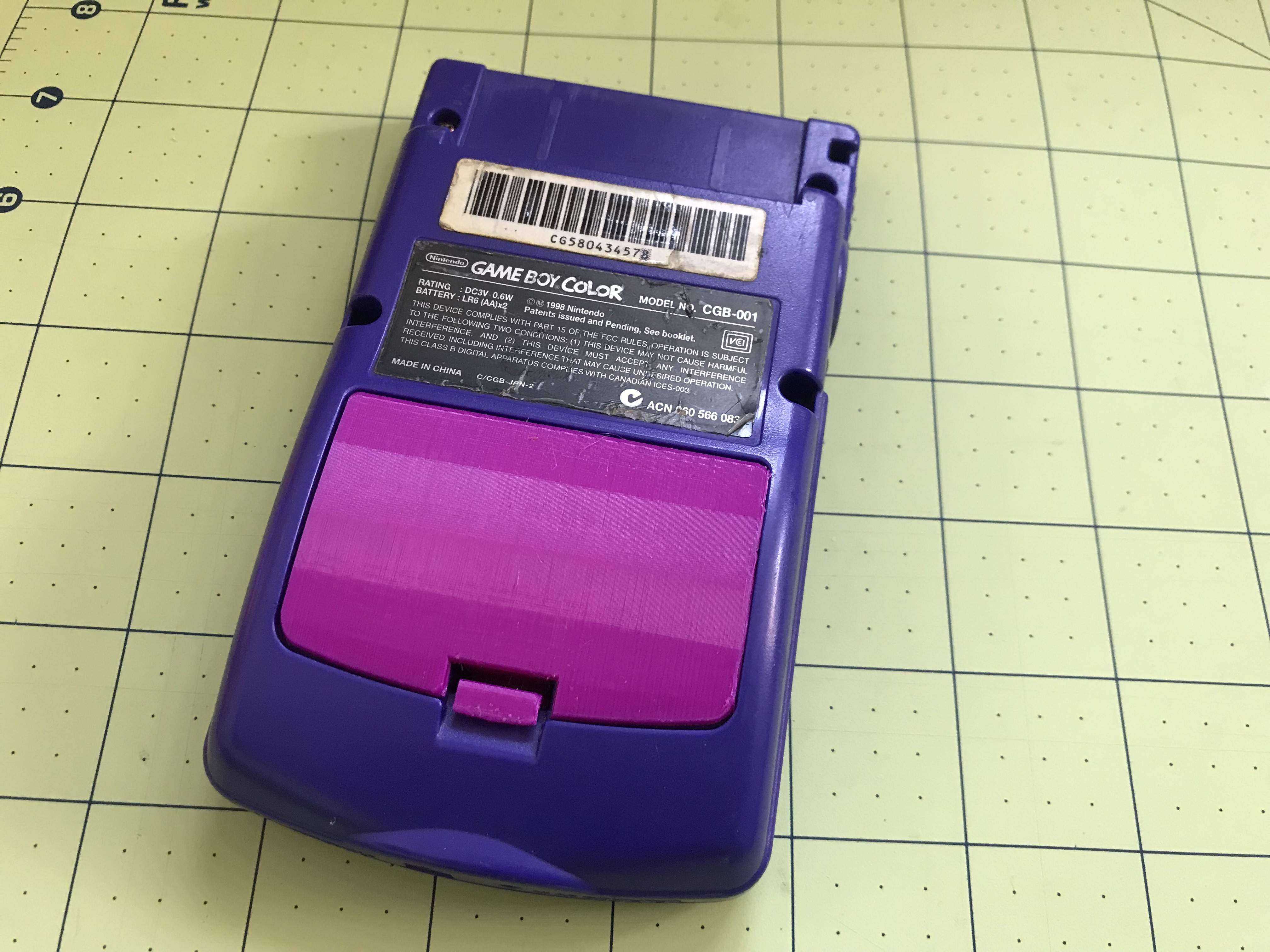 3D Printable Gameboy Color Battery Cover by Rodrigo