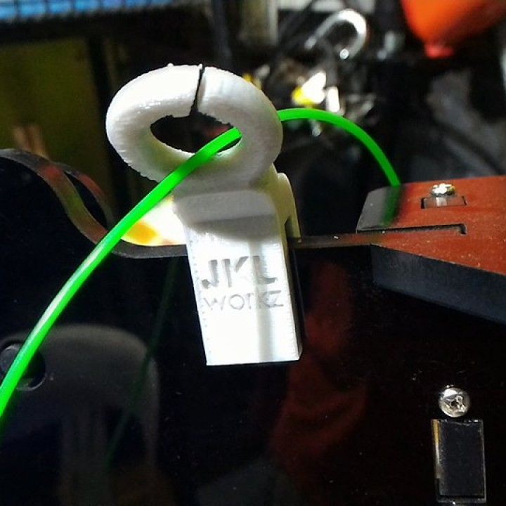 3D Printable filament guide by Jorge Gasis