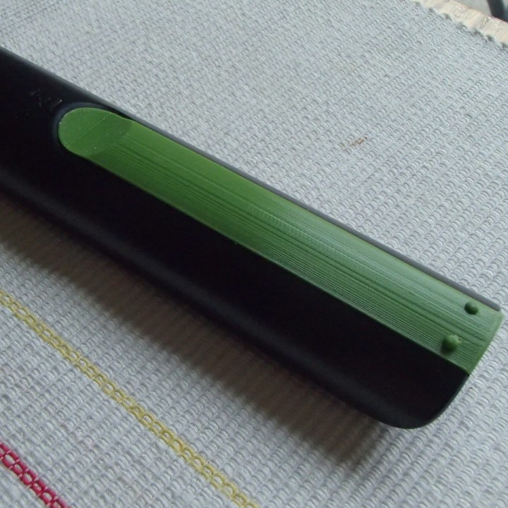 3D Printable Samsung Remote Control Battery Cover by Louis Dionne