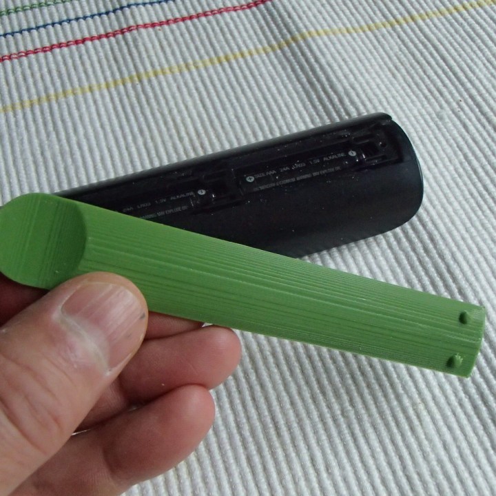 3D Printable Samsung Remote Control Battery Cover by Louis Dionne