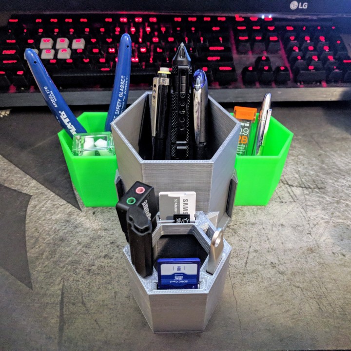 3D Printable Modular USB & Pen Holder 3000 by Mike Franko