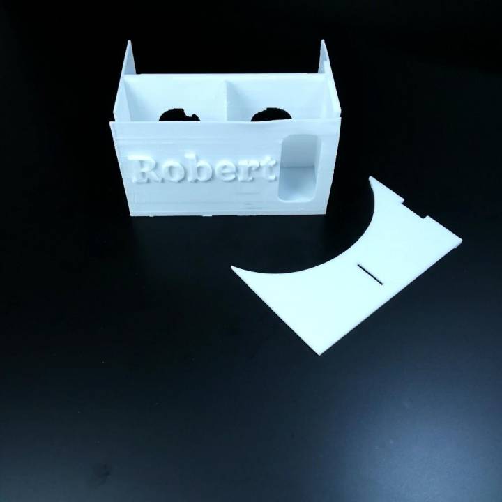 3D Printable Vr Headset by Robert Stark