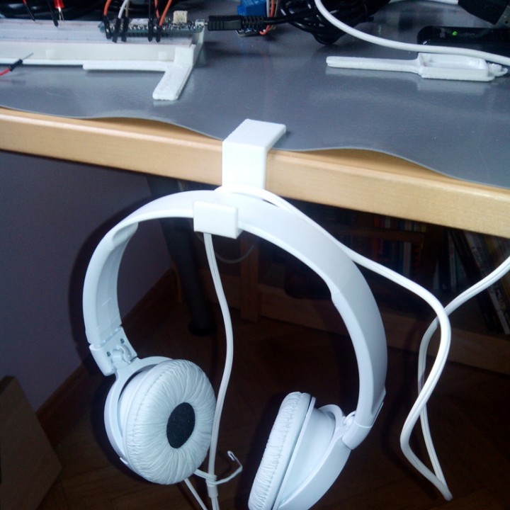 3D Printable Headset holder by Javier Vicen