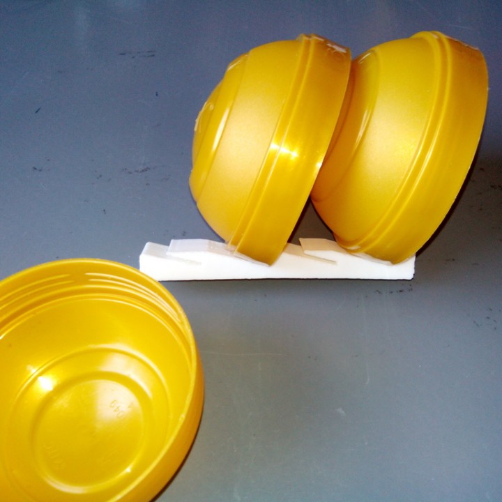 3D Printable Round Plastic Cup Cover Holder by Javier Vicen
