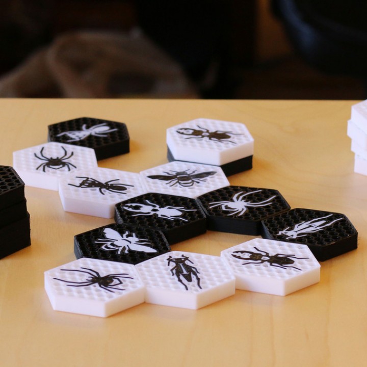 3D Printable Multi-Color Hive Game by Mosaic Manufacturing