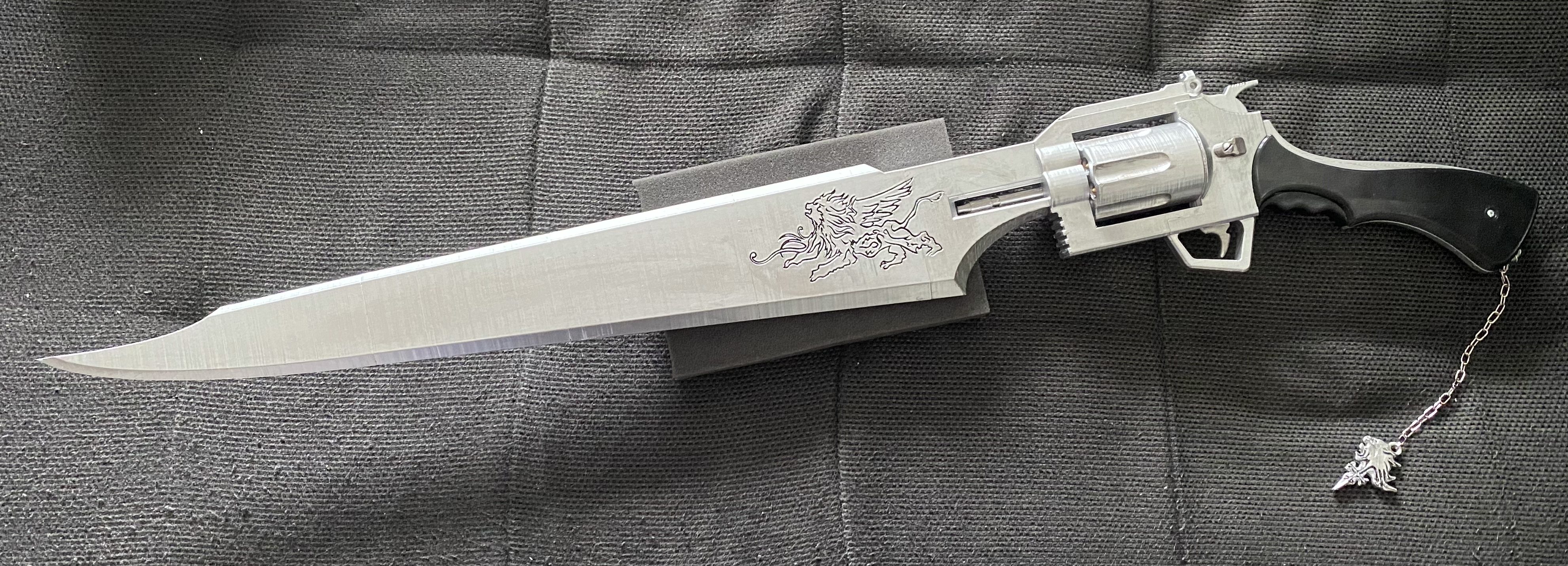 3D Printable Squall Gunblade - Final Fantasy XIII by Tom Suggitt