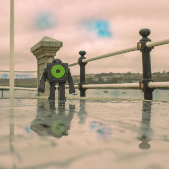 3D Printable Beat Bot - Print In Place Fold Up Robot! by Harry Roper