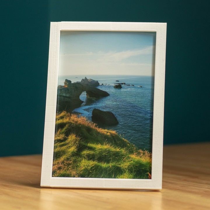 3D Printable Picture Frame by Clement C.
