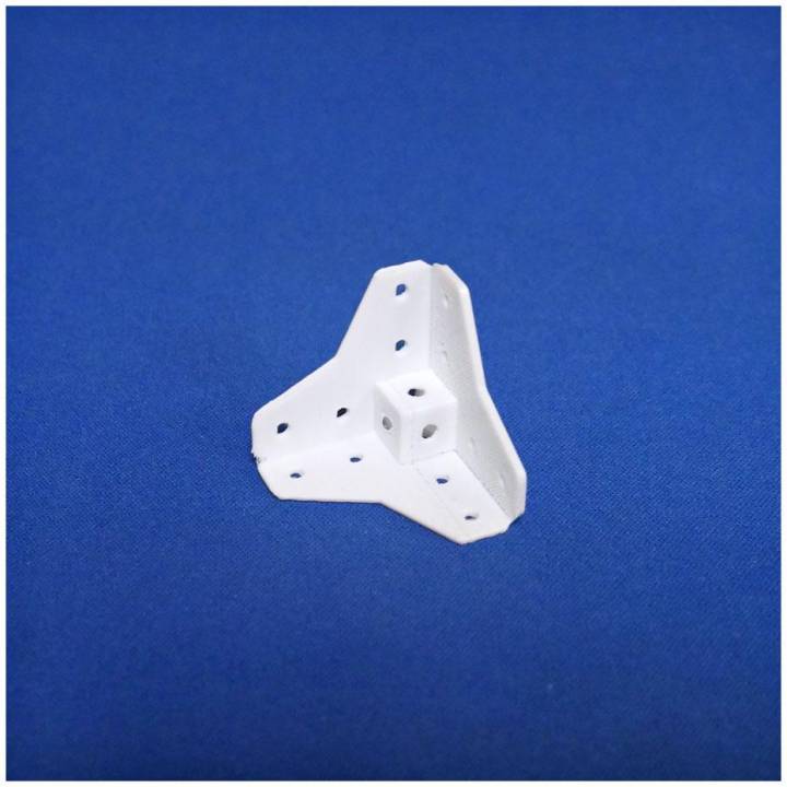 3D Printable Makerbeam corner cube by David Noonien Boyer