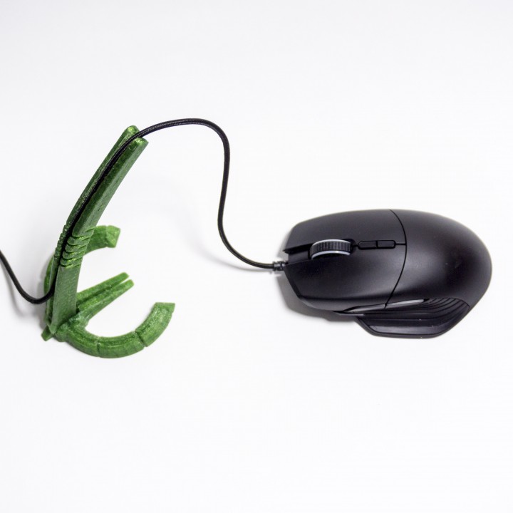 3D Printable Flexible Mouse Cable Holder by Carl Espzar
