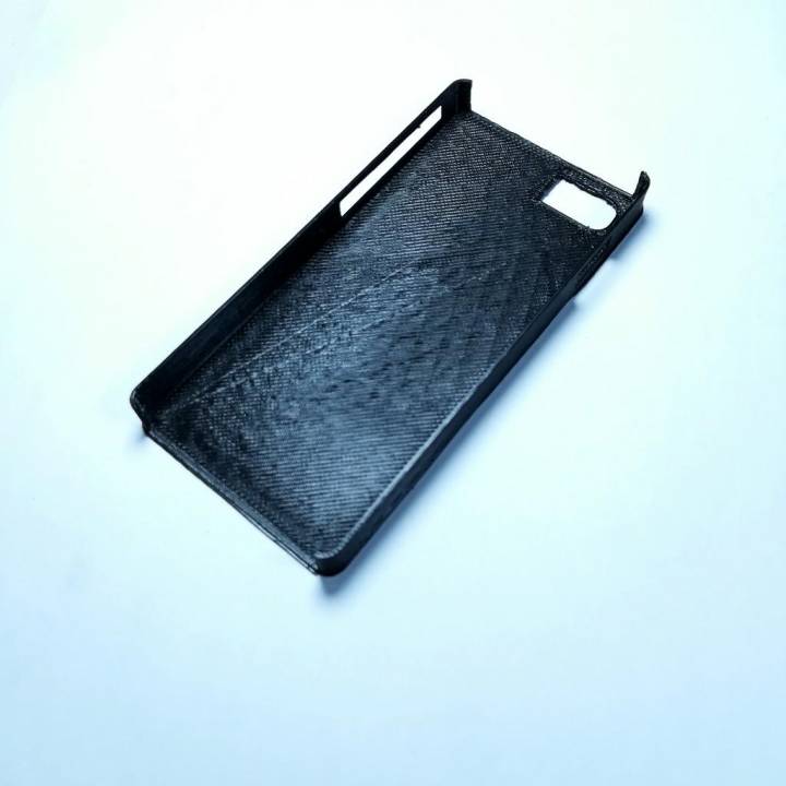 3D Printable iPhone 6 RAZORBACK case by Alejandro Calero