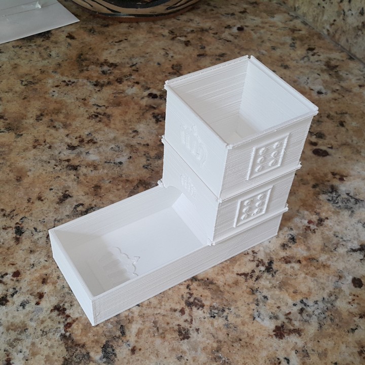 3D Printable Dice Tower by Mateus Inssa