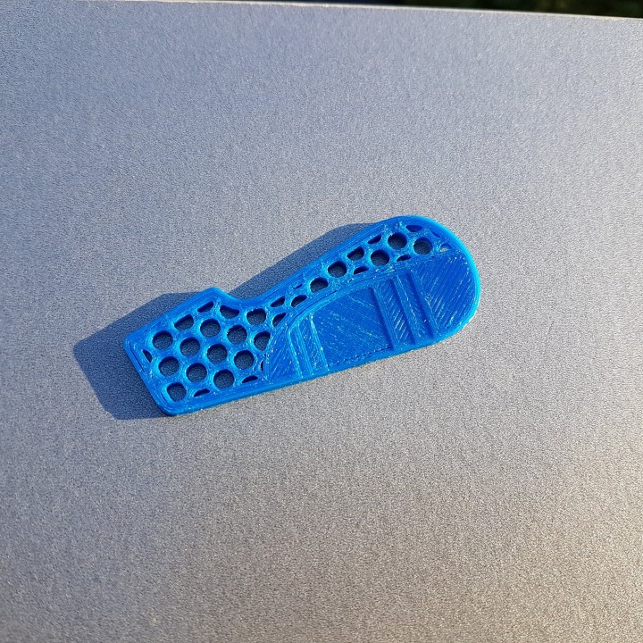 3D Printable Mouse grip by Max van der Puij