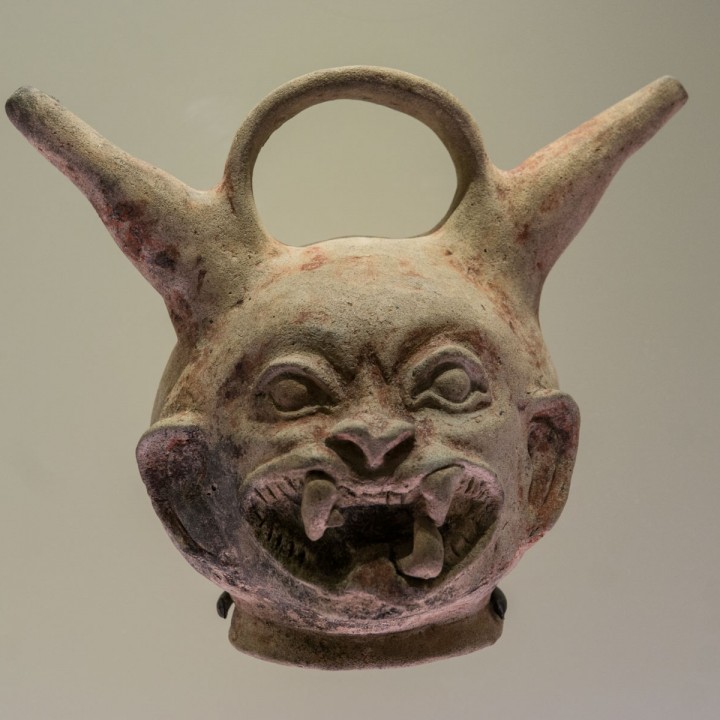 3D Printable Alcarraza vase depicting a Jaguar by Scan The World