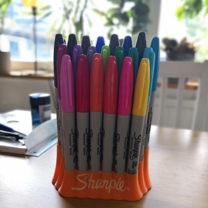 3D Printable 21 Sharpie Holder (With or without logo) by Simon Franzén