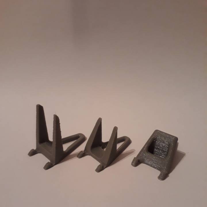 3D Printable Schilderij Standaard by Rowan Van de Kamp