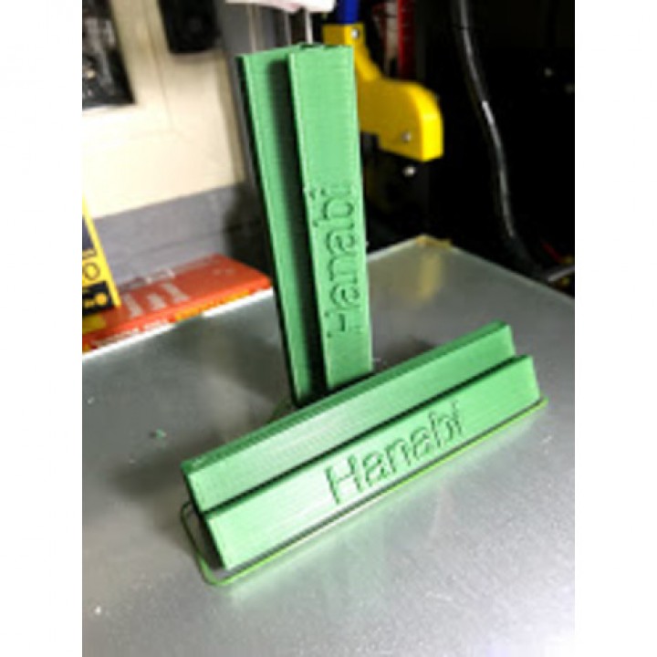 3D Printable Parametric card holder by Raul Garcia