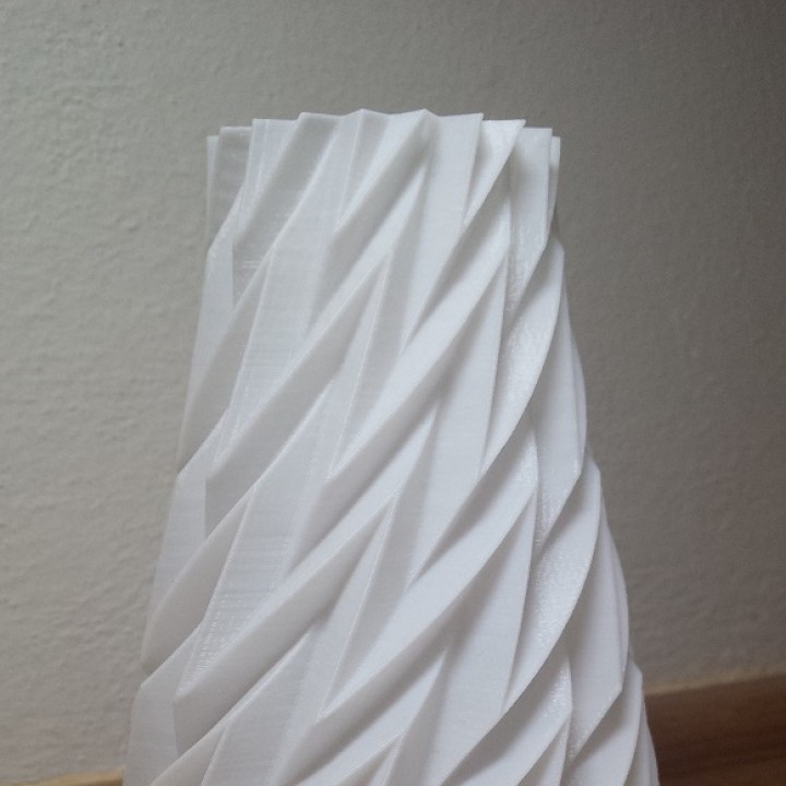 3D Printable Modern Vase by Jakub Janiak