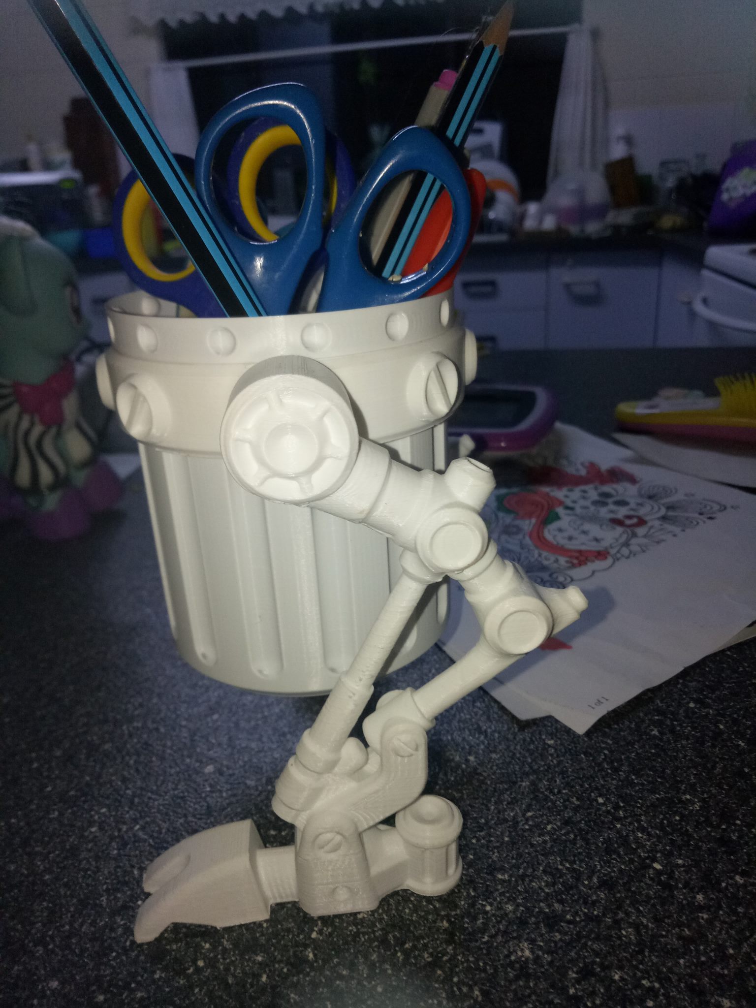 3D Printable Trash Walker by Fernando Jerez